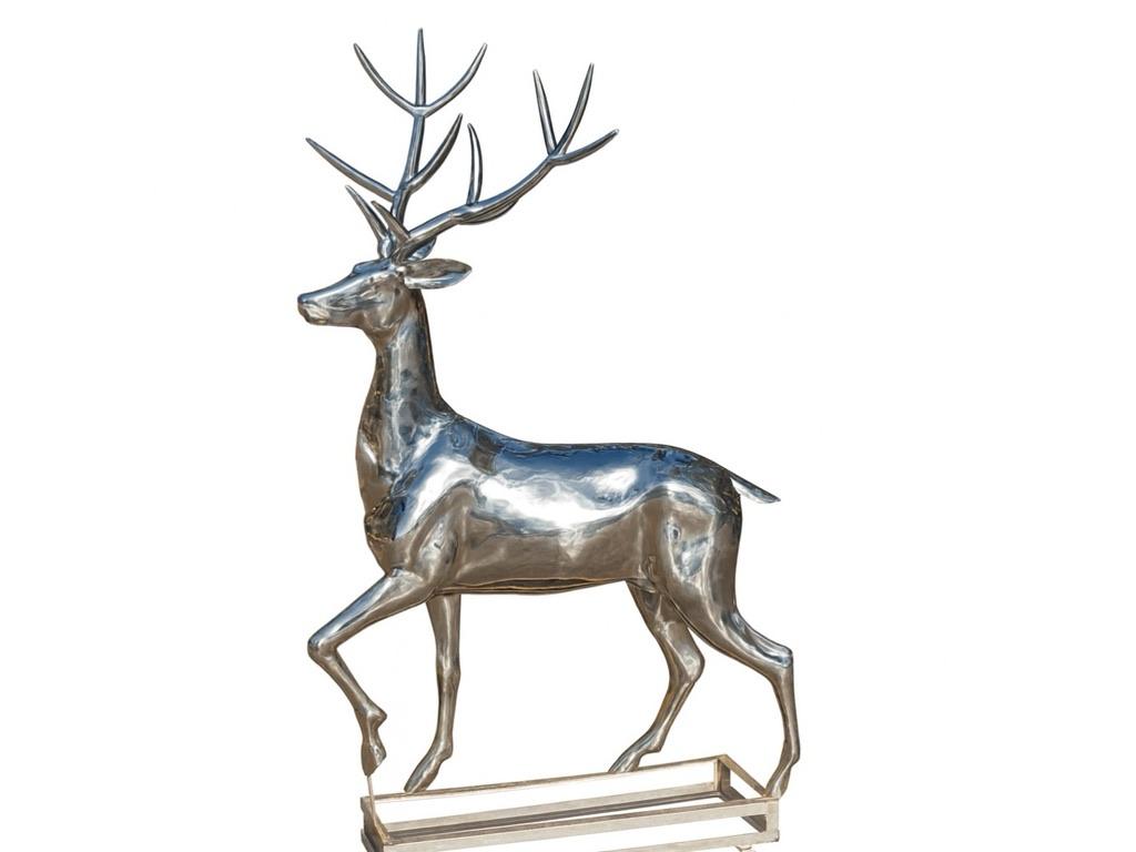 Stainless Steel Forward Facing Majestic Stag - Round Wood of Mayfield